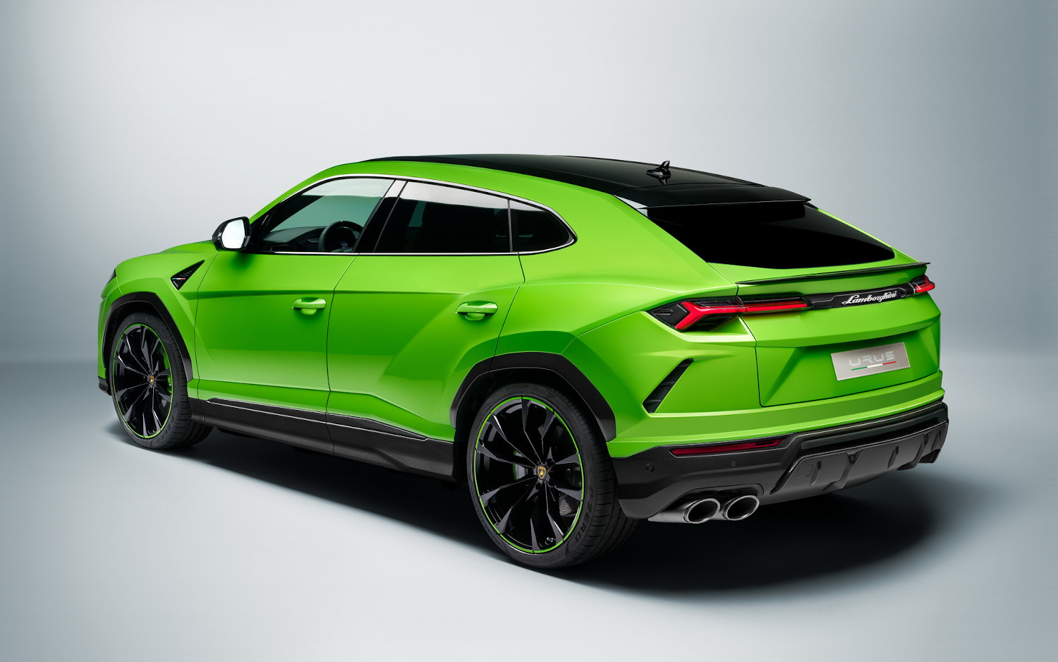 Comparison - Lamborghini Urus 2020 - vs - Porsche Cayenne S 2019 | SUV Drive